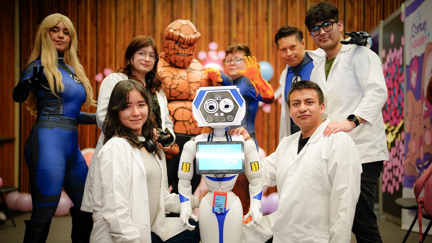 Nova, el robot cosplayer que une ciencia y arte | Universidad de los Andes